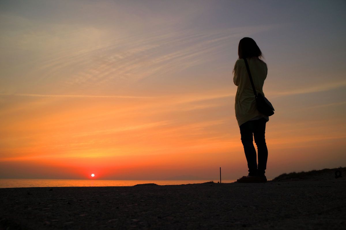 立ち尽くす | GANREF