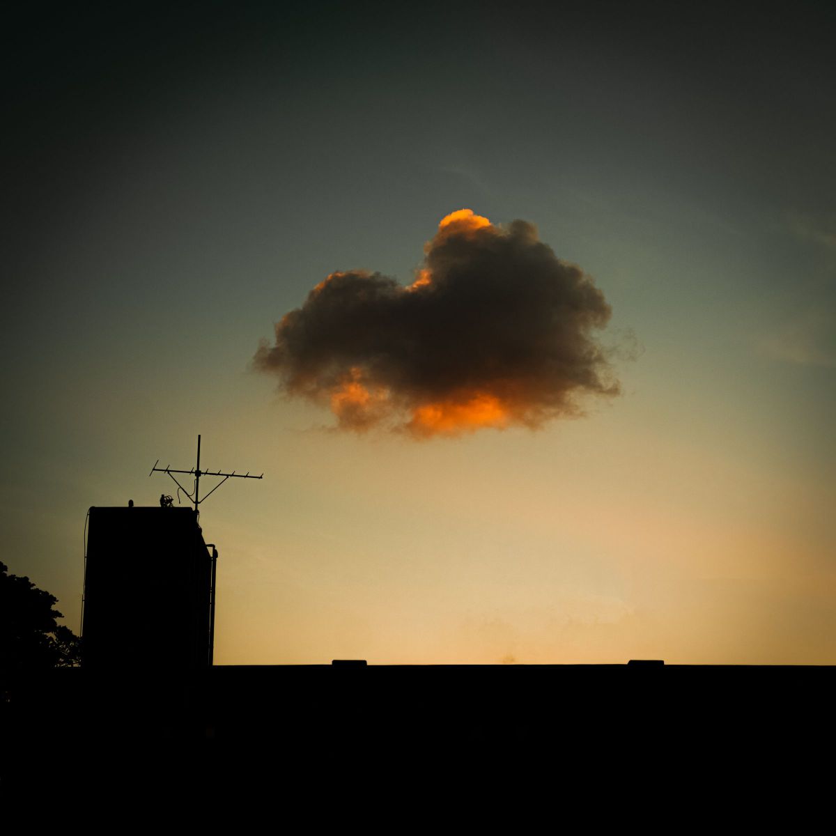 a weird cloud | GANREF