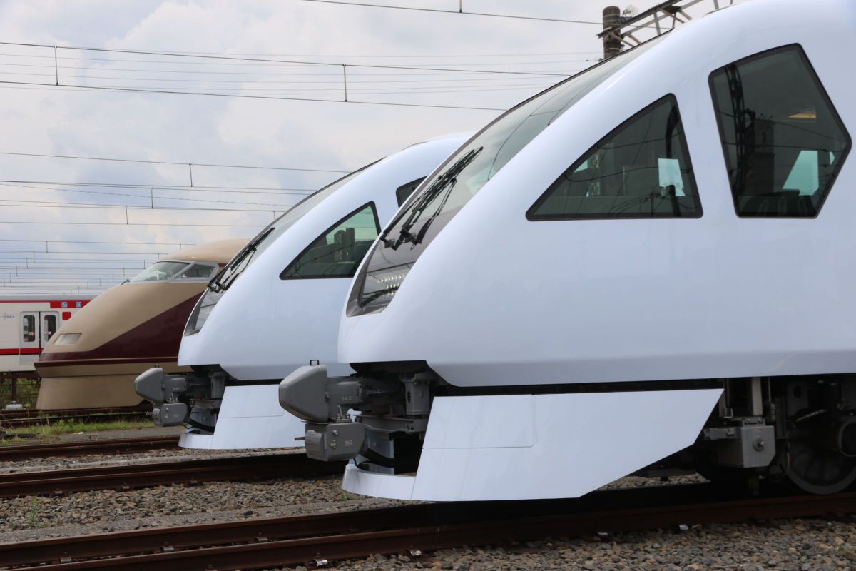 新型特急スペーシア、スペーシア 並び 横 | GANREF