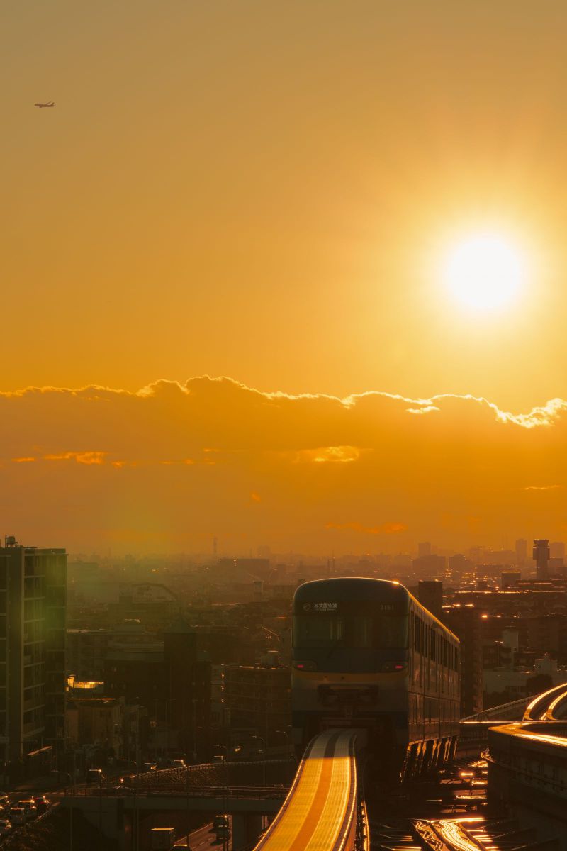 飛行機と大阪モノレール | GANREF