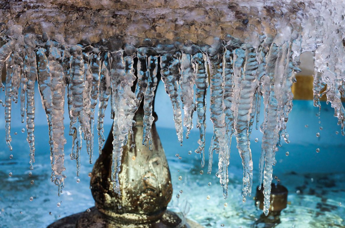 Ice Chandelier | GANREF