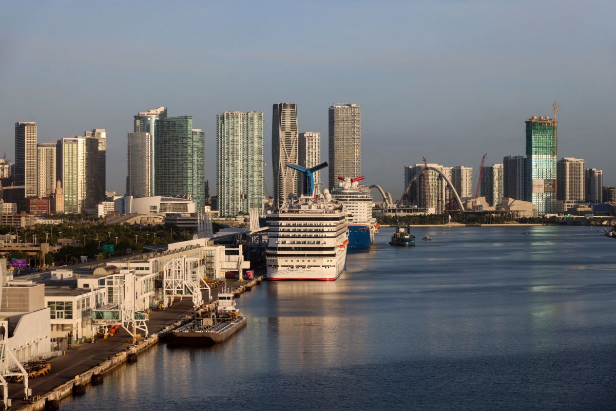 Miami city skyline | GANREF