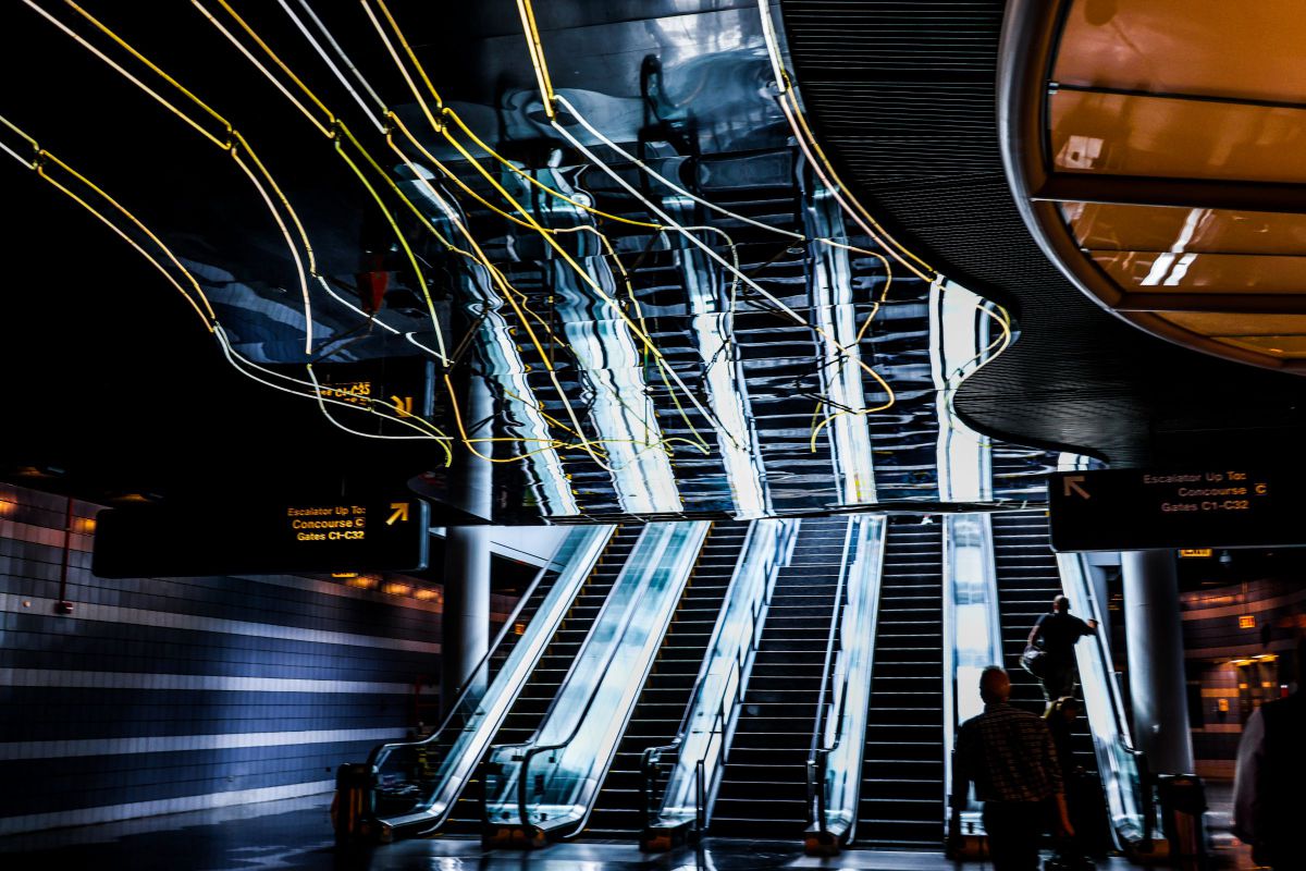 Large airport | GANREF