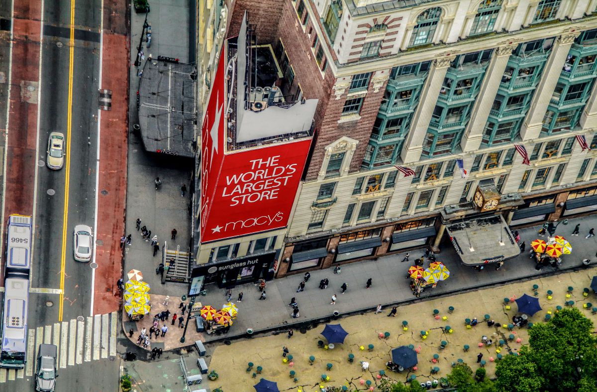 Overlooking the street corner | GANREF