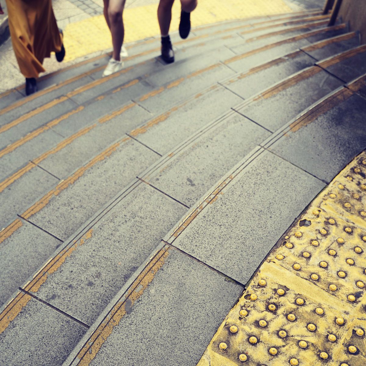 cheerful step | GANREF