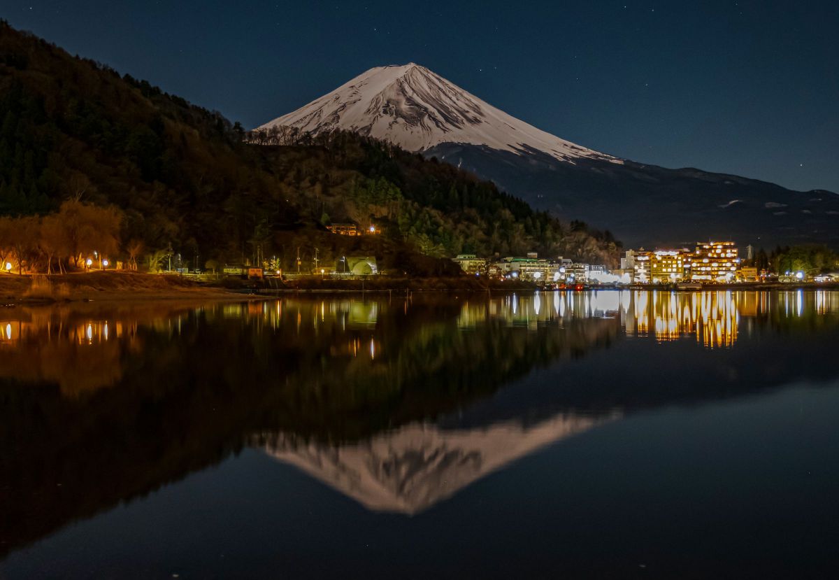 月の光を受けて | GANREF