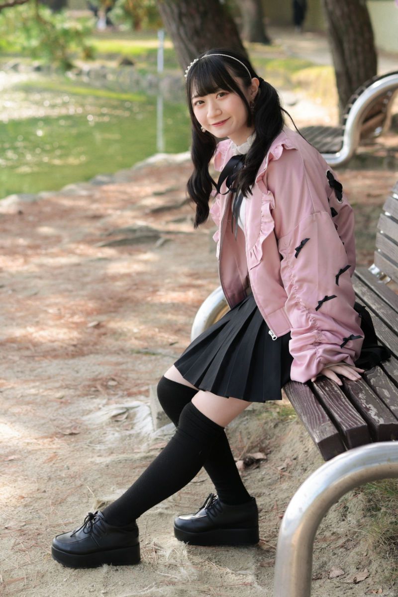 ちゃんと座ったら脚ぷらんぷらんになる | GANREF