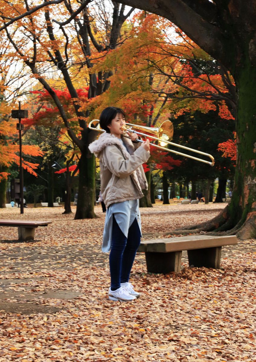 トロンボーンを吹く少女 | GANREF