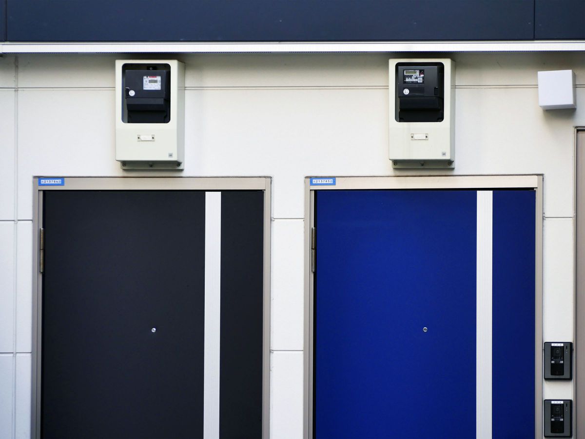 Blue and dark brown doors | GANREF