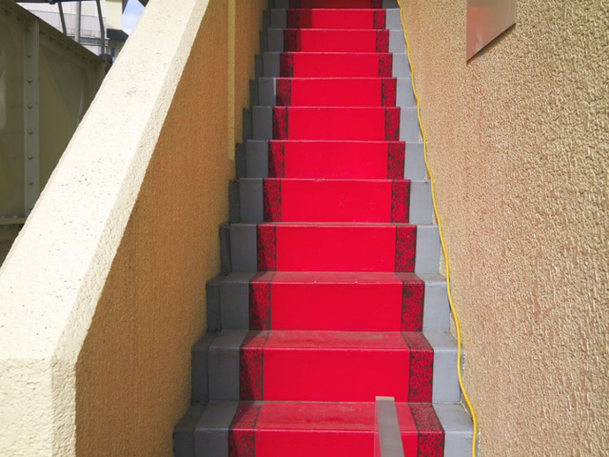 Red Staircase | GANREF