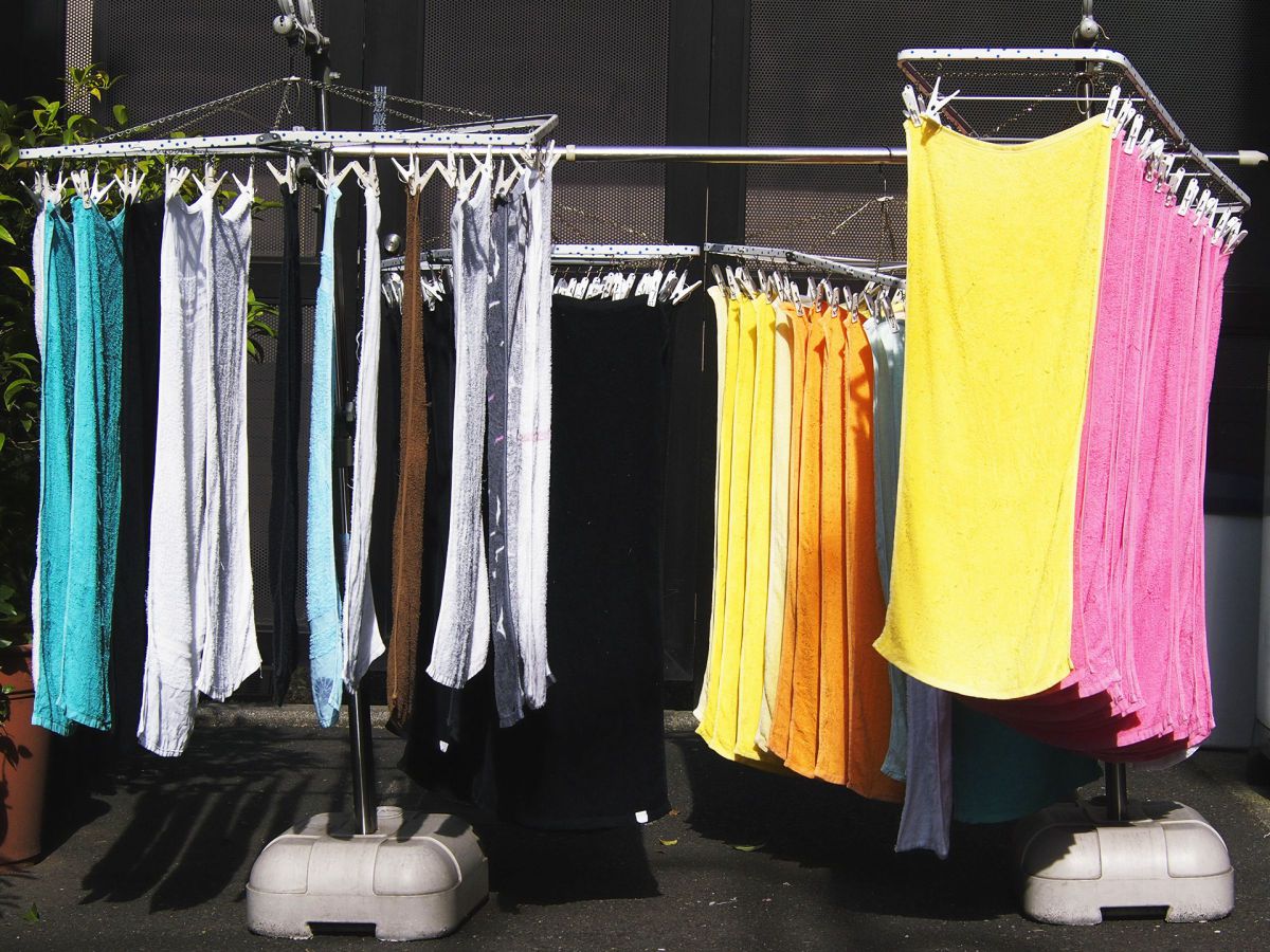 Colorful laundry drying | GANREF