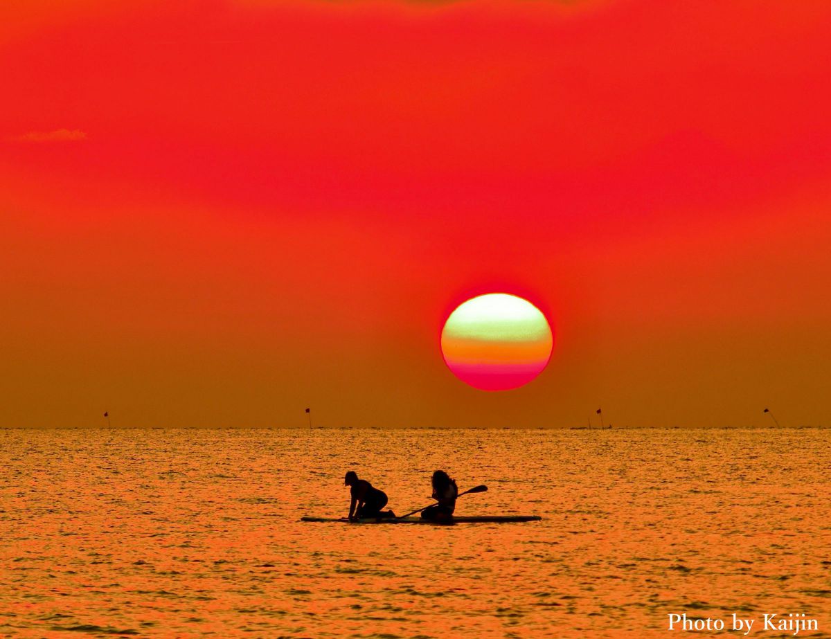 沈みゆく夕景の海でSUP 4 | GANREF
