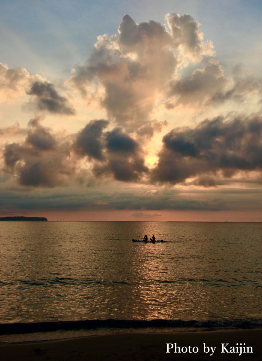 夕刻の海でSUPを楽しむ 3 | GANREF