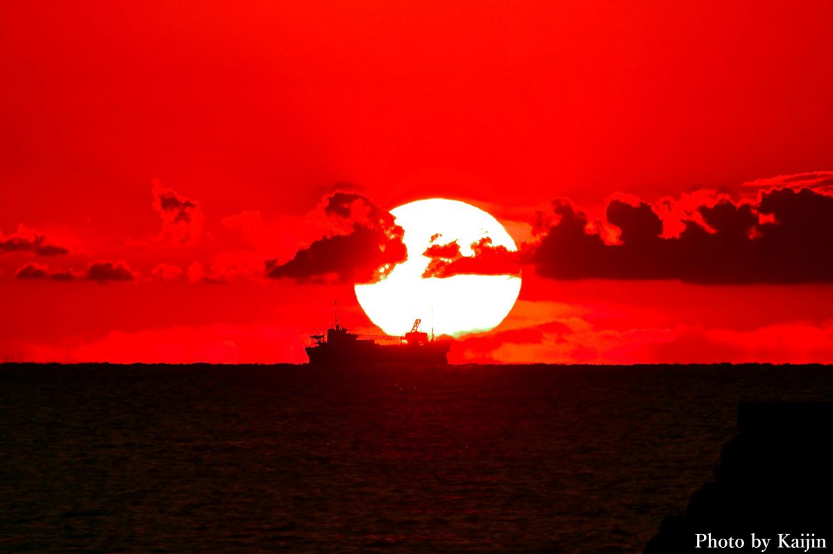夕陽と重なる船 1 | GANREF