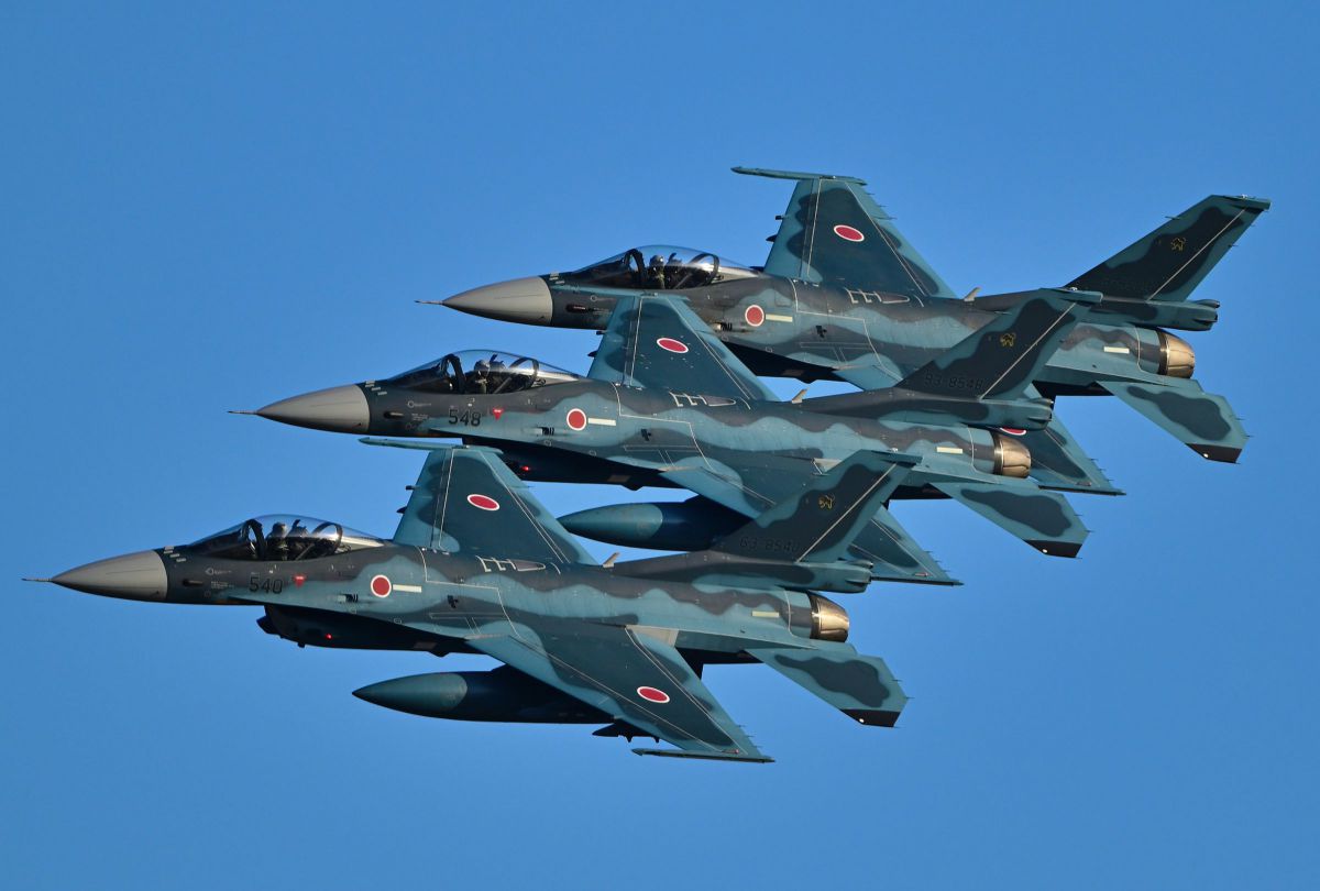 築城基地航空祭 快晴のF-2オープニングフライト | GANREF