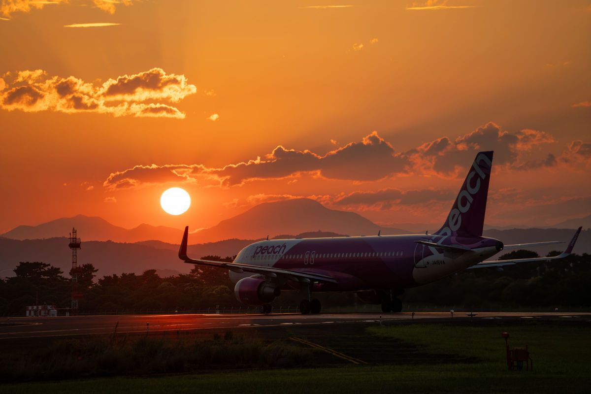 残照の出発便 – Flight in the Afterglow | GANREF