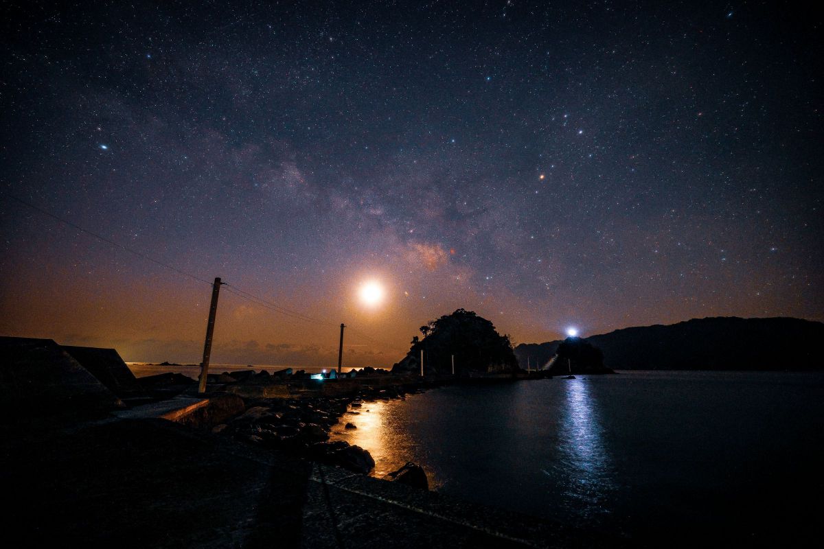 月明かりの夜中 | GANREF