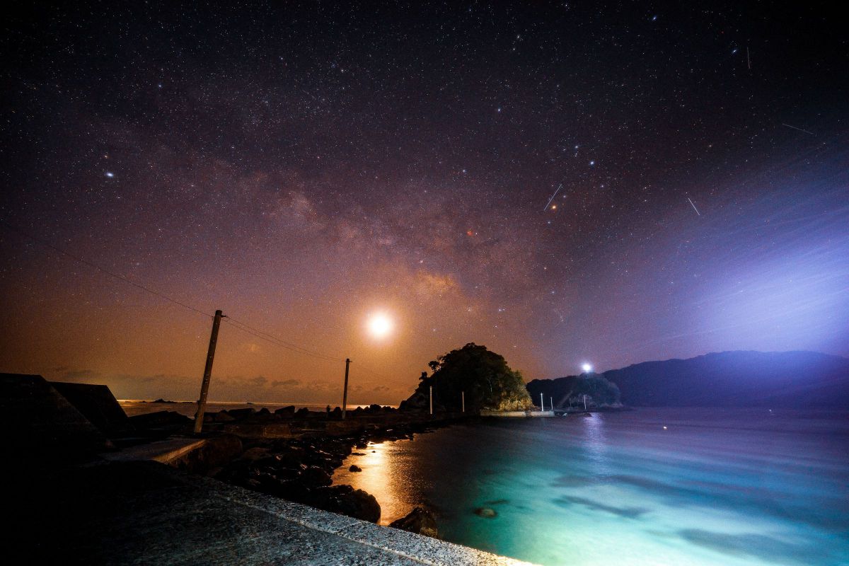 ちらつく雪の上空 | GANREF