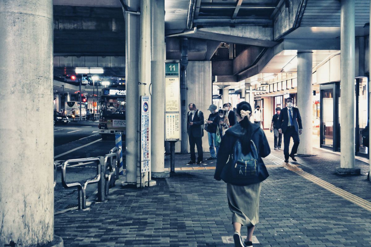 Woman in the bus terminal. | GANREF