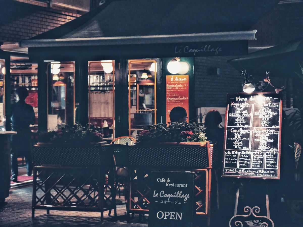 A French restaurant on the back alley. | GANREF