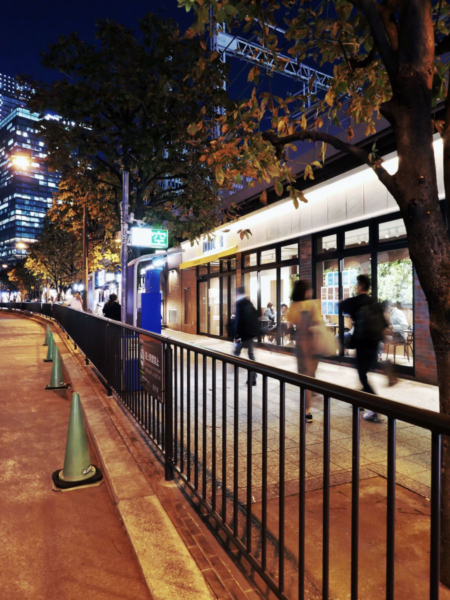 Hurry in the night. | GANREF