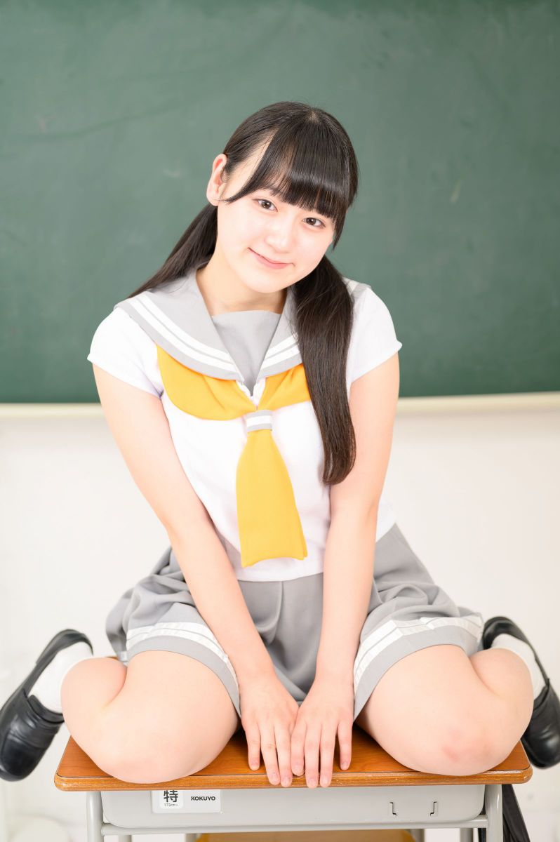 丸 凜凪196女の子座り | GANREF