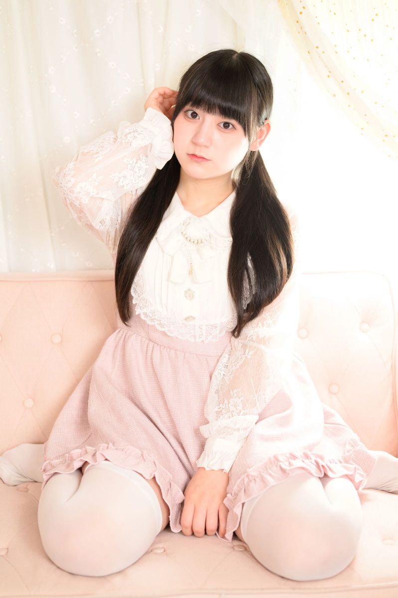 丸 凜凪328女の子座り | GANREF