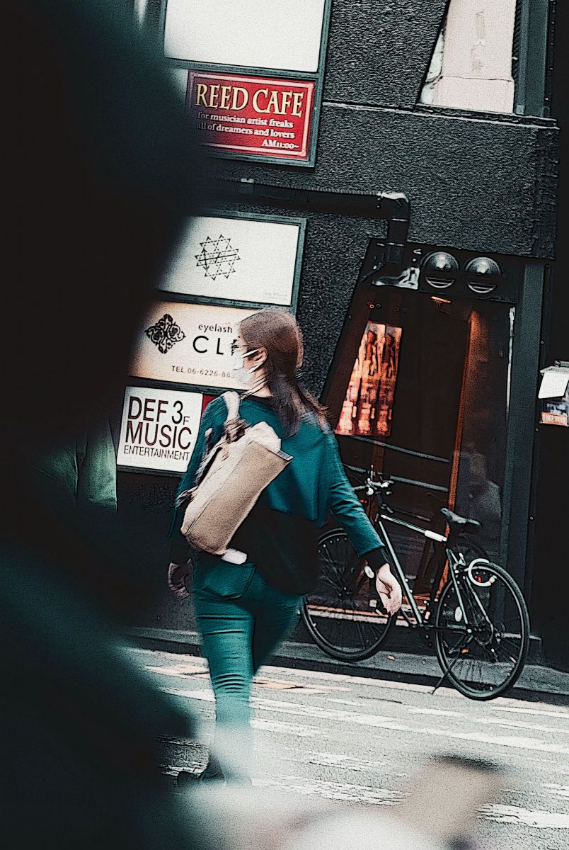 心斎橋…中望遠120㎜のスナップ視点 | GANREF