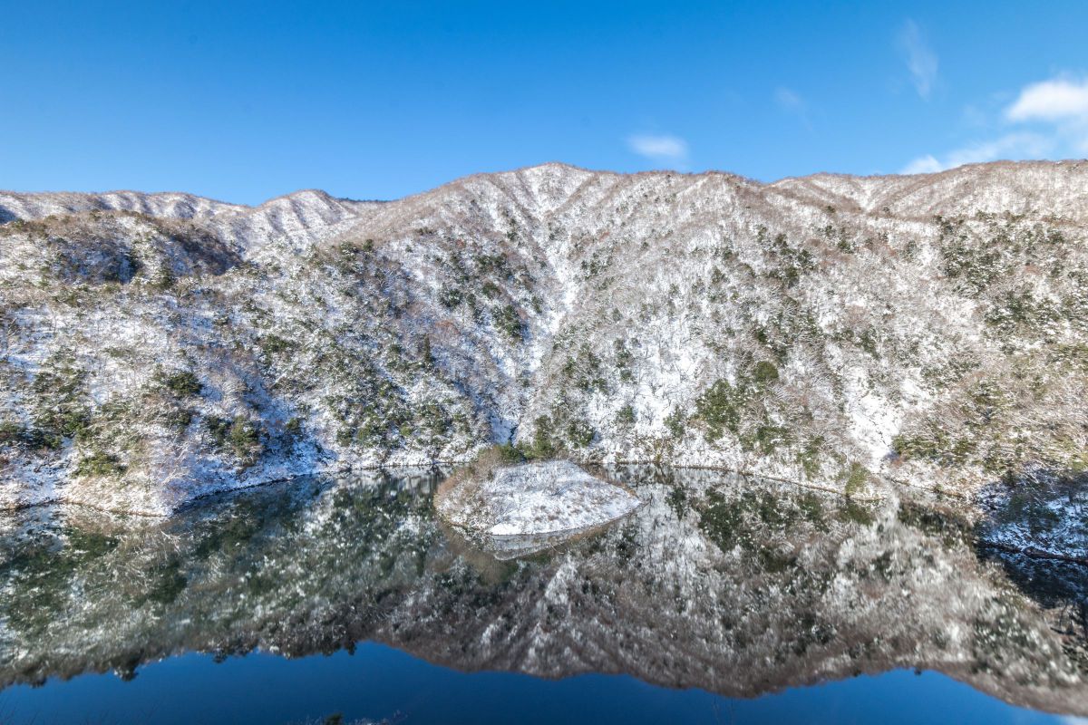 Dam Reflection | GANREF