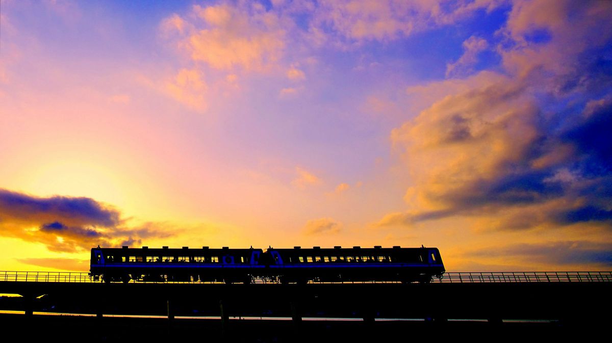 Evening sky and train | GANREF