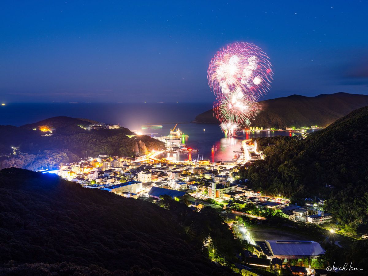 Fireworks landscape | GANREF