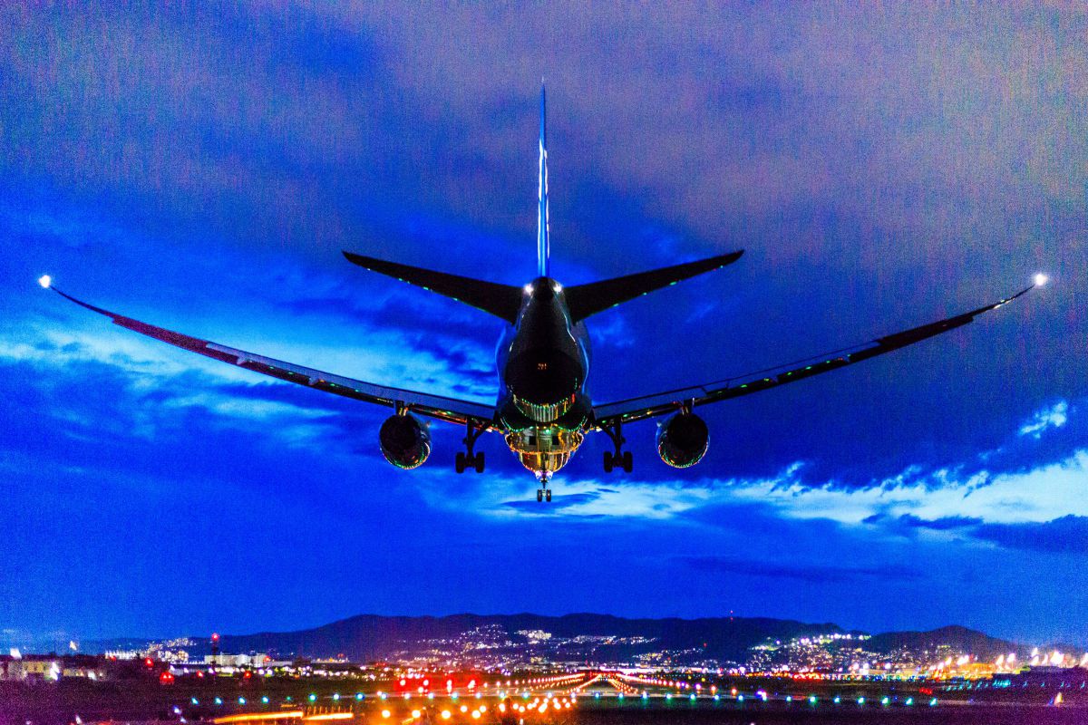 NIGHT RUNWAY | GANREF