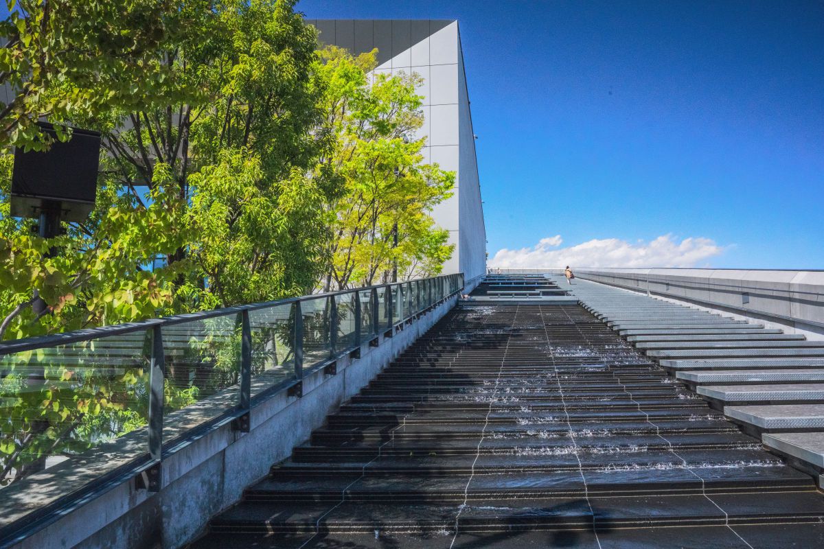 雲への階段 | GANREF