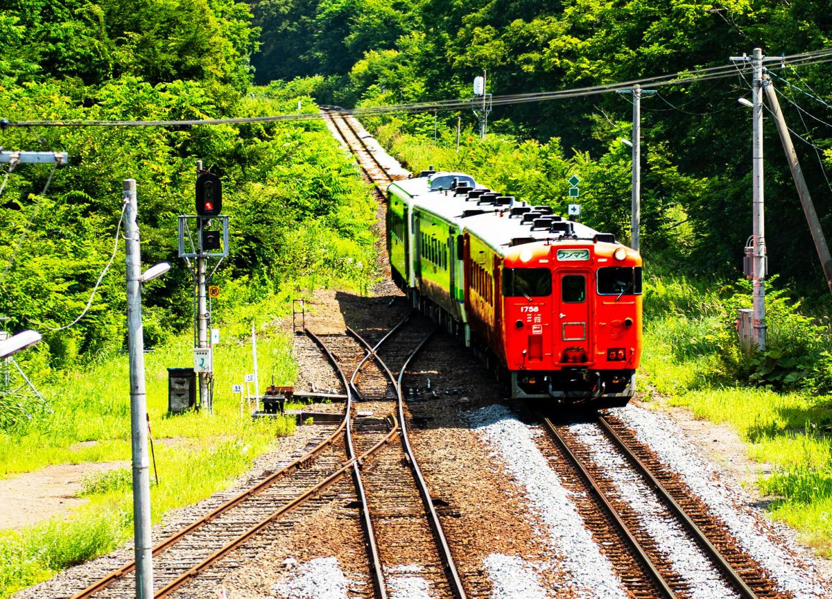 女満別駅入線キハ40 | GANREF