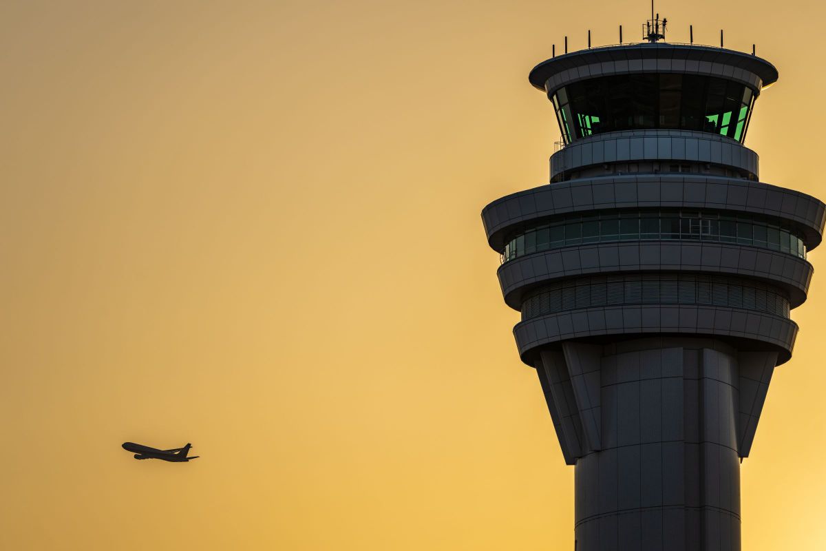 HND Tower and RWY22 | GANREF
