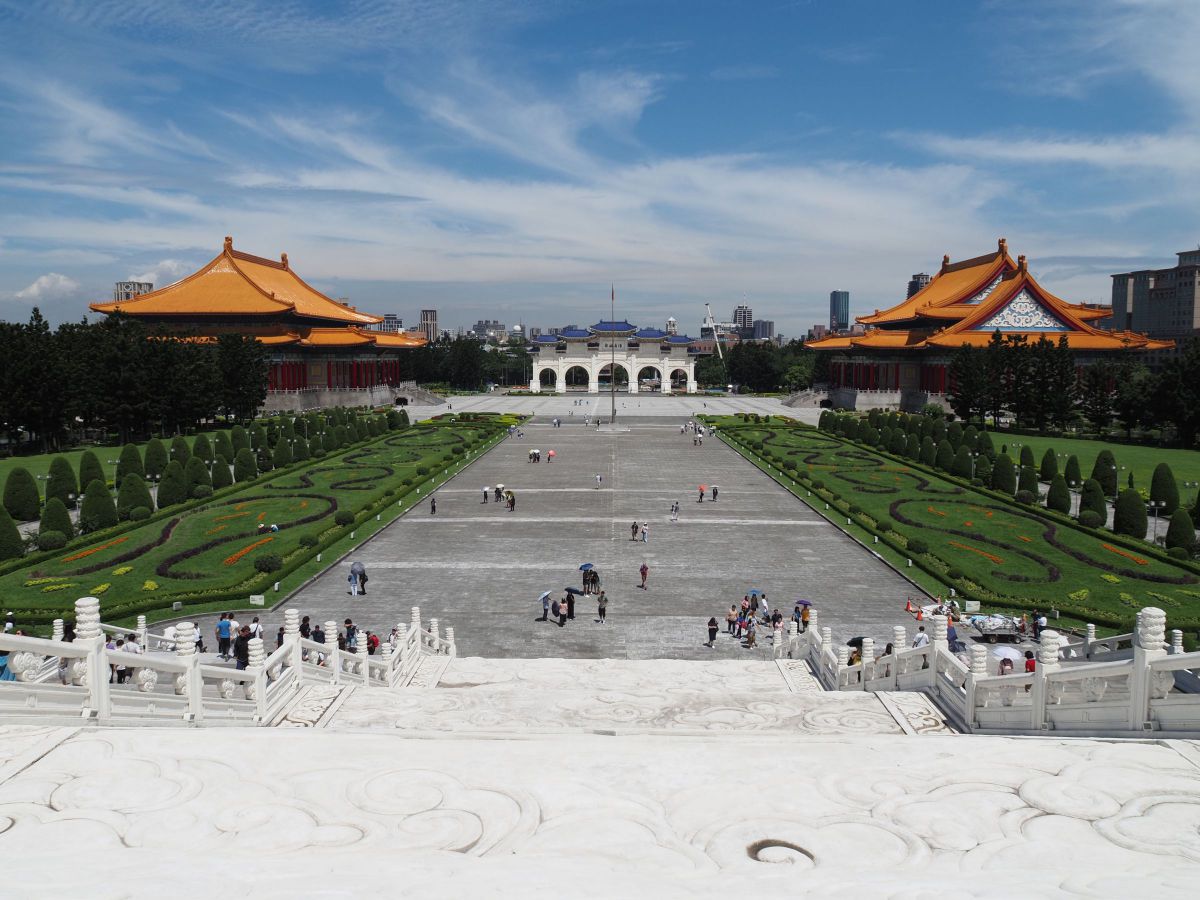 中正記念堂より門を臨む | GANREF