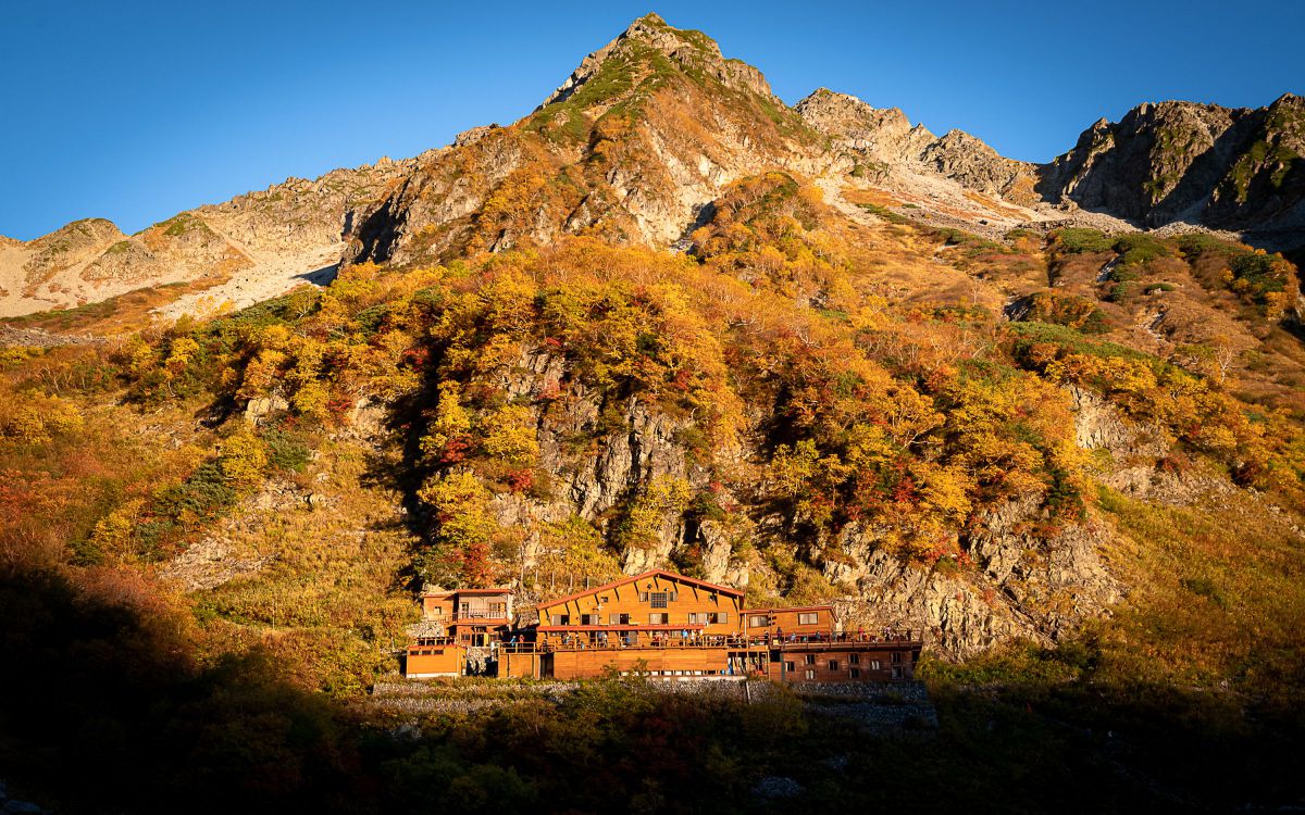 [2022]The Mountain Hut of Morning Glow | GANREF