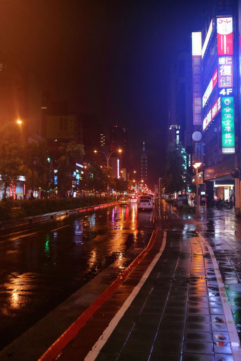 雨に煙る台北101.JPG | GANREF
