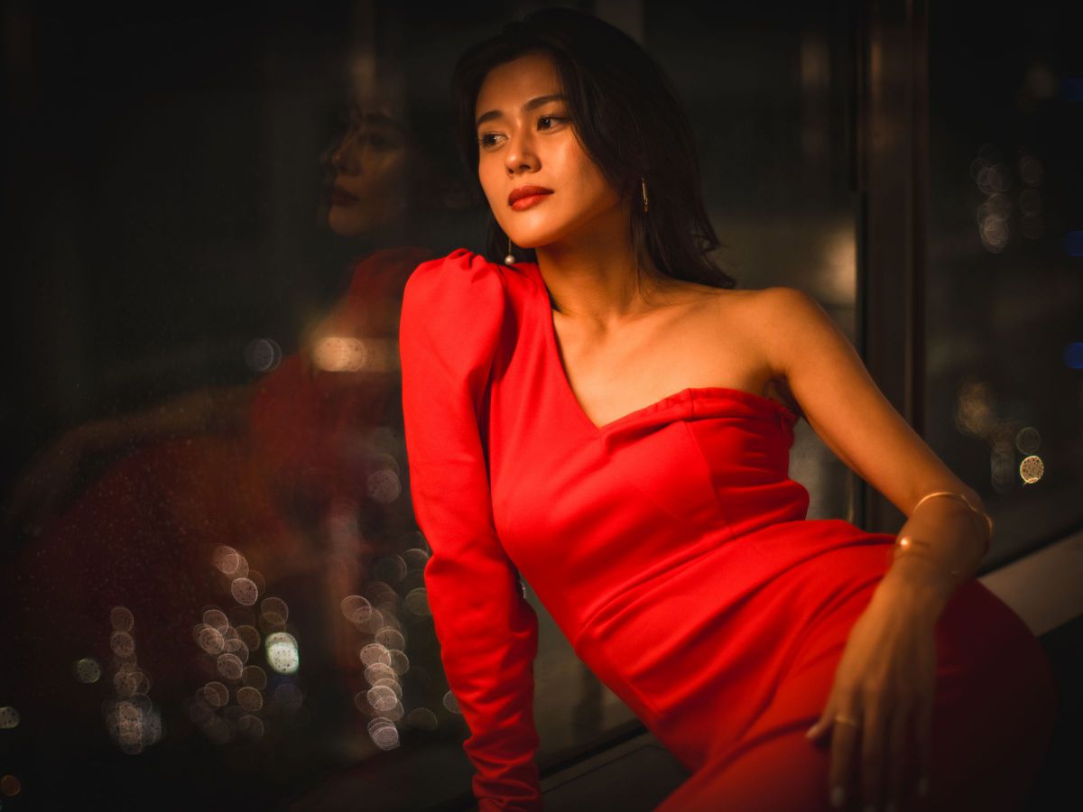 RED DRESS WOMAN | GANREF