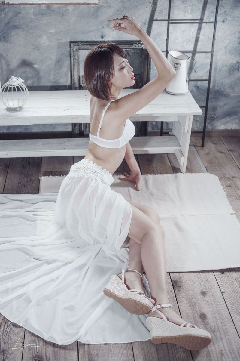 White beauty | GANREF