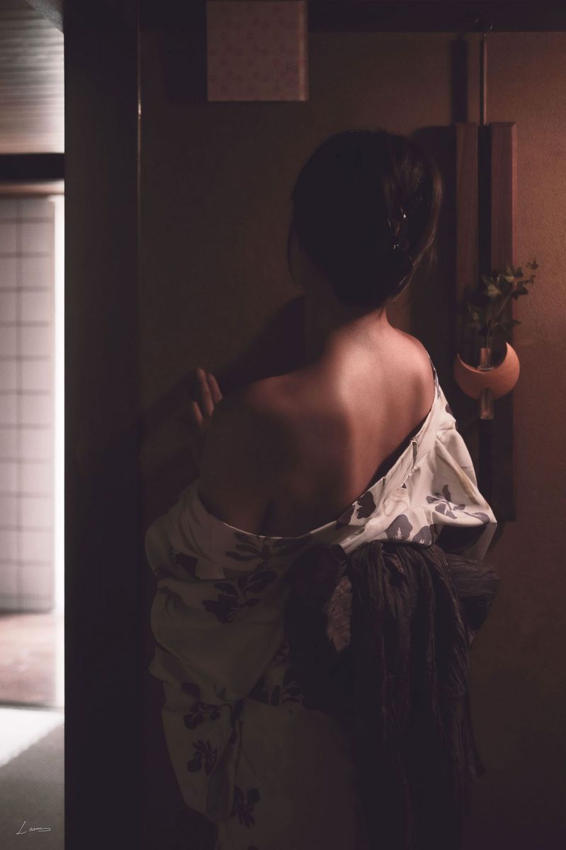 艶のある背中 | GANREF