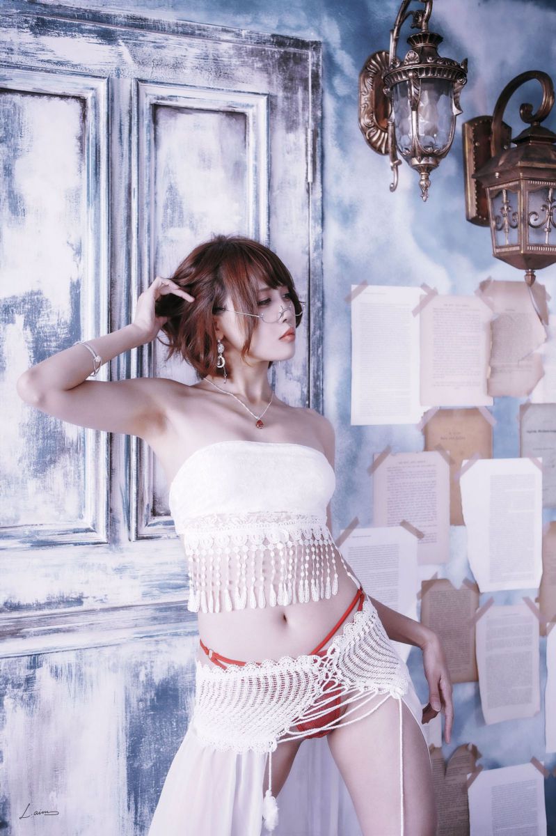 Cool beauty | GANREF