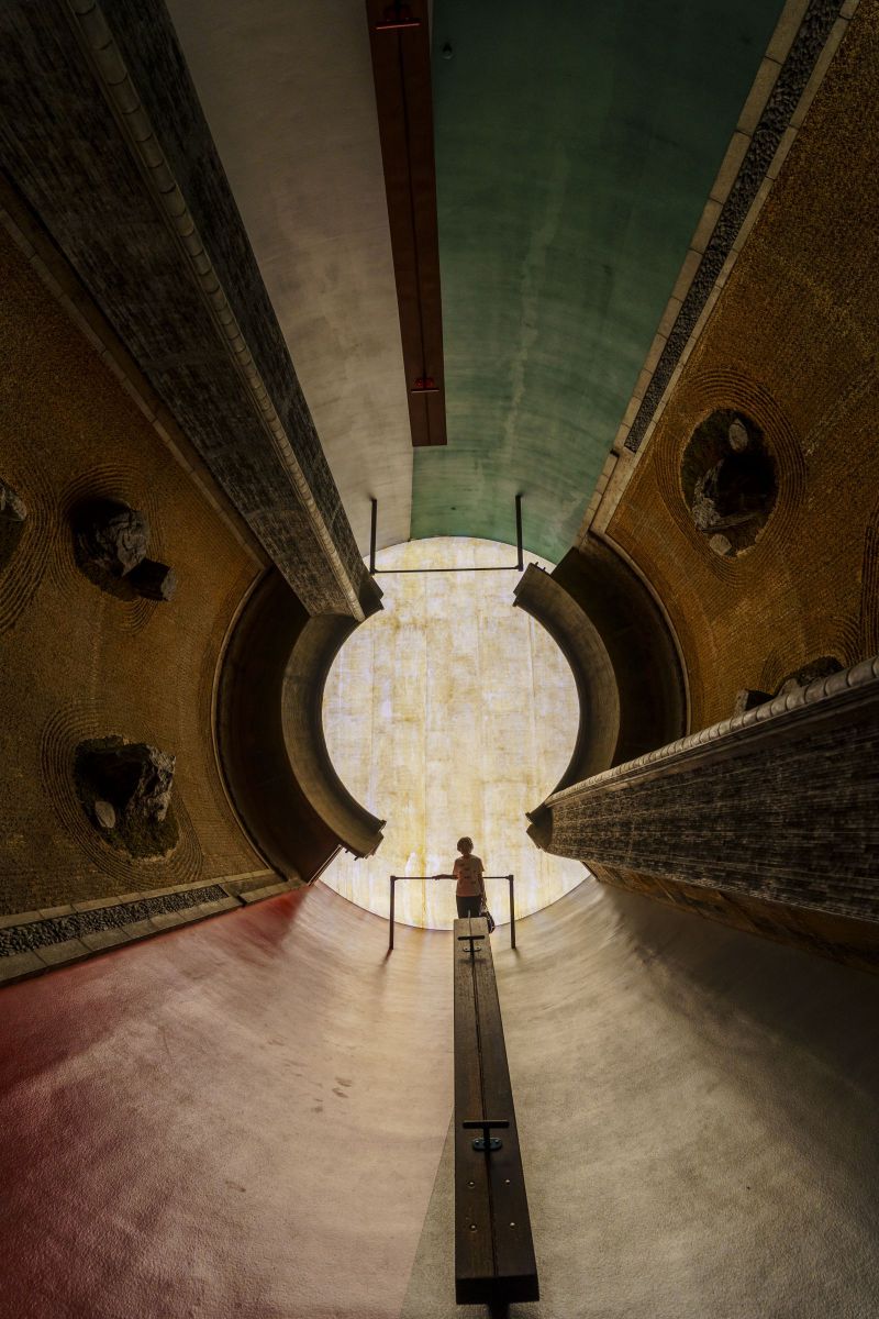 hole in the moon | GANREF