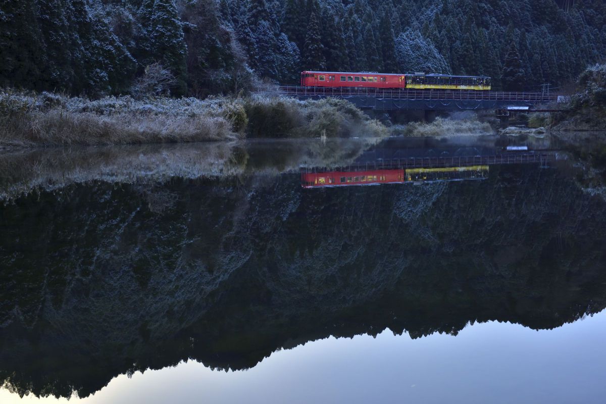 幻想な世界 」 | GANREF