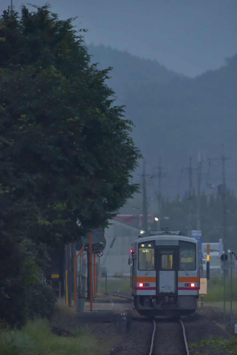 夏 一番列車 5:29 」 | GANREF