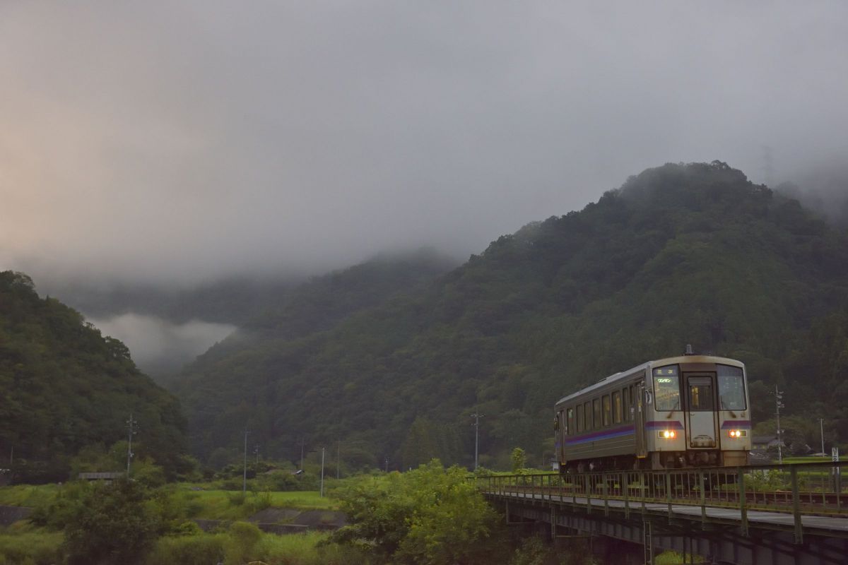 霧の朝 」 | GANREF