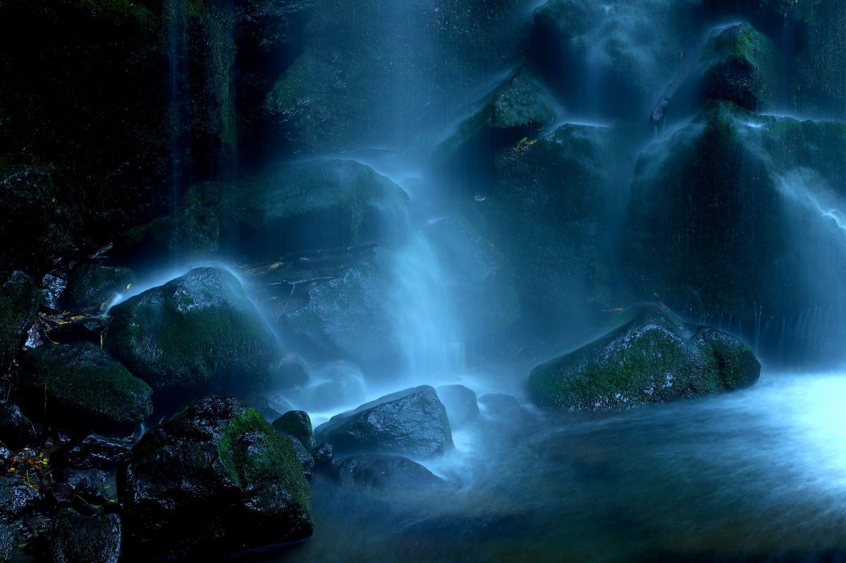 幽玄な滝 | GANREF