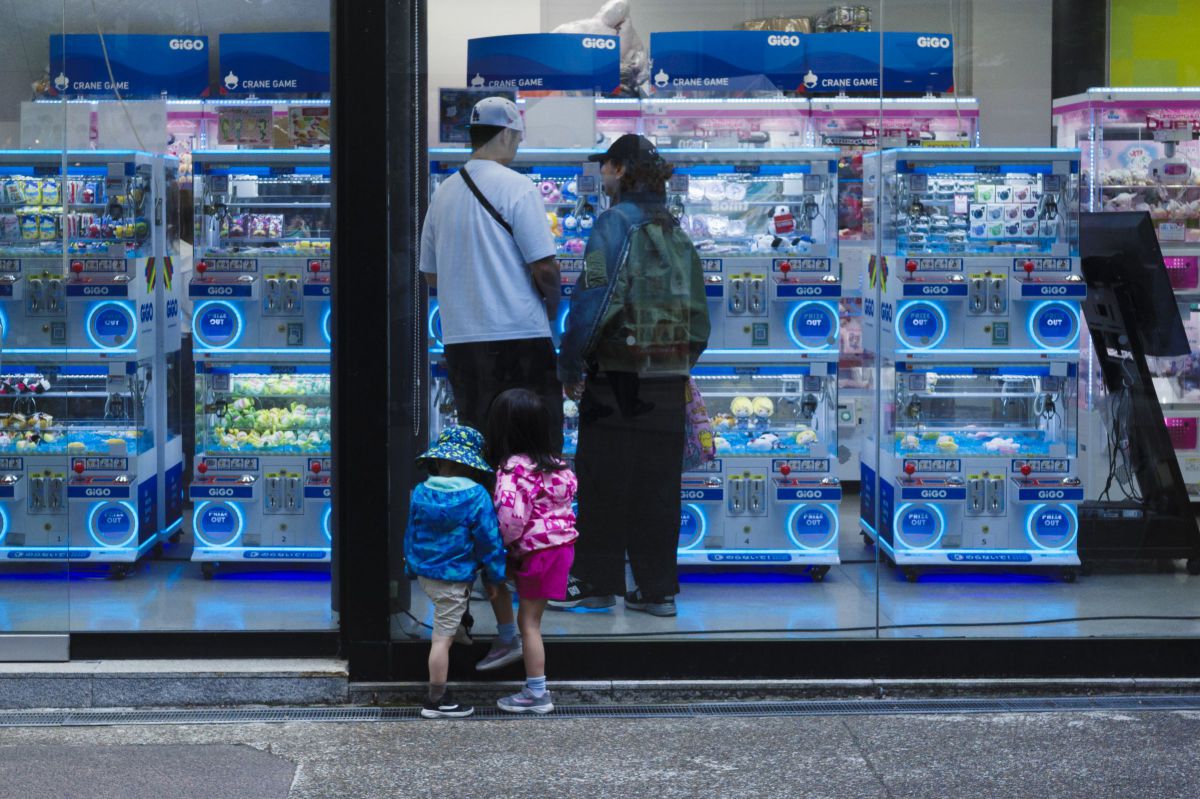 Inside,Outside | GANREF