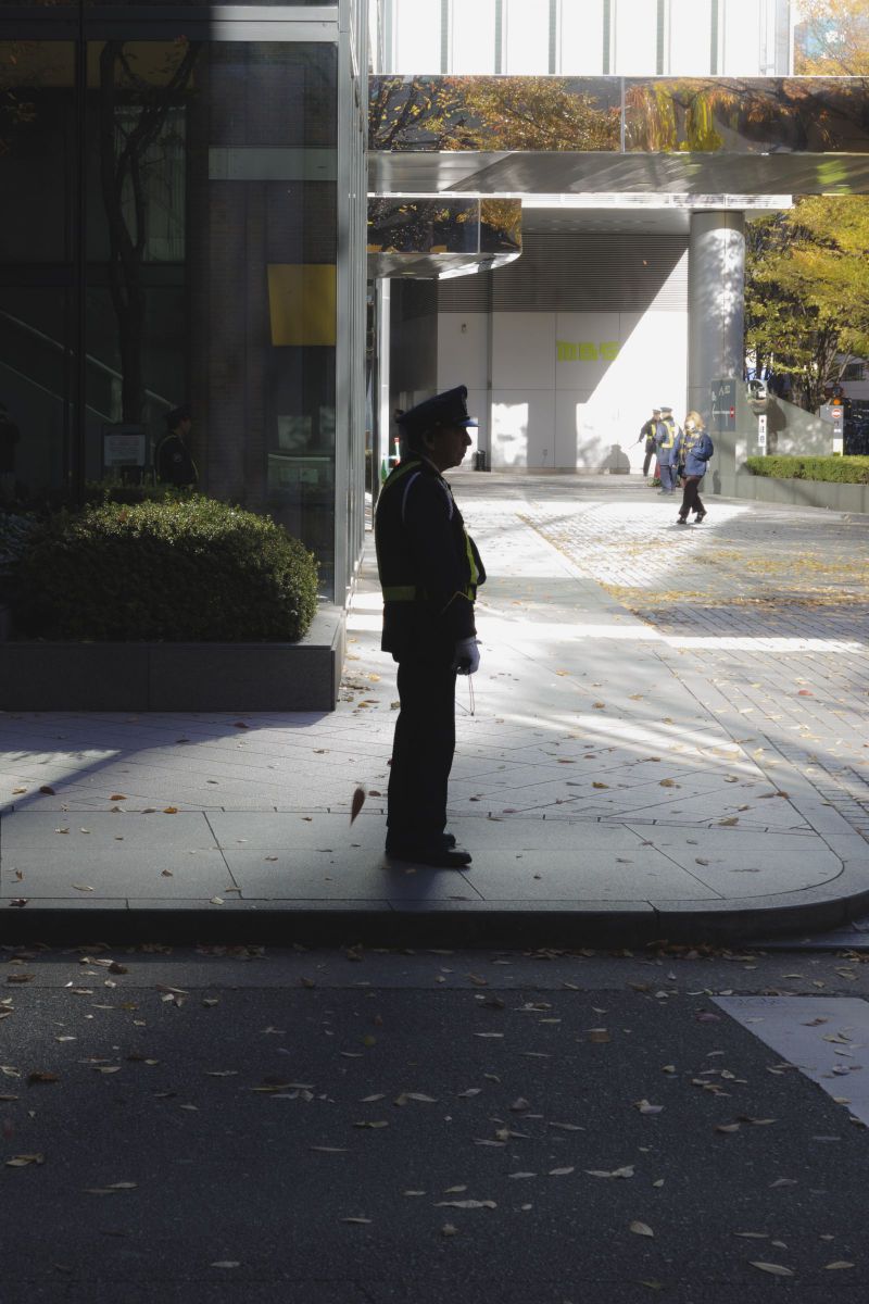 直立不動 | GANREF