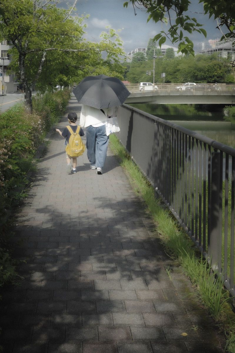 おばあちゃんと手つないで帰り路 | GANREF